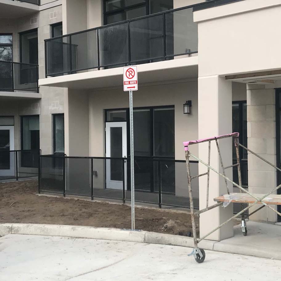 Rear Curb Bracket Mount – GlobalSigns.ca